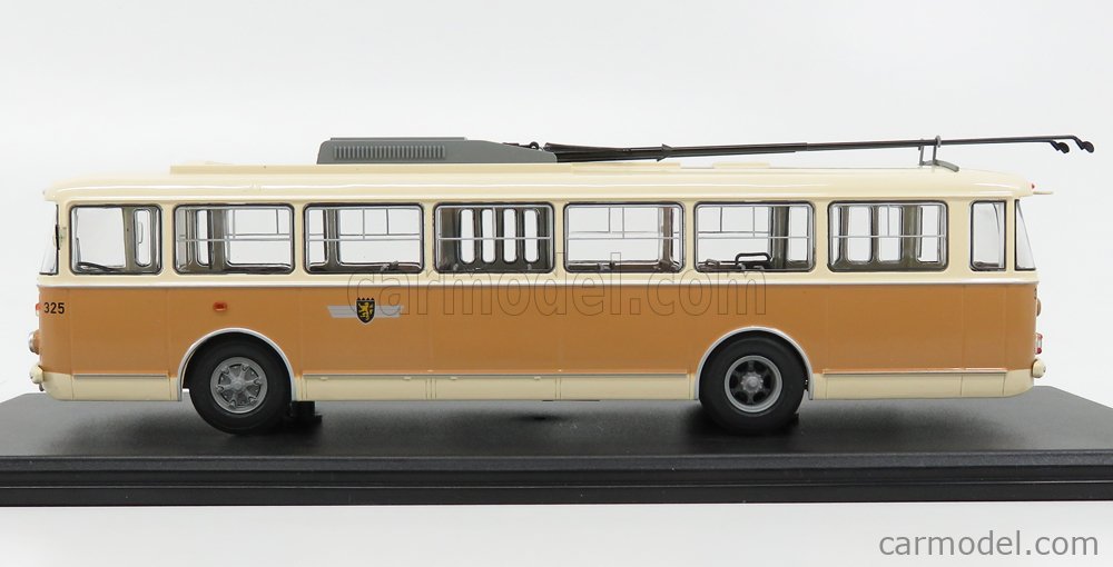 PREMIUM CLASSIXXS 47068 Scale 1/43 | SKODA 9TR AUTOBUS 1961 2 TONE CREAM
