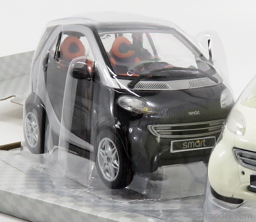 MAISTO 56045 Scale 1/18 | SMART FORTWO COUPE WITH BODY PANEL FRESH-UP ...