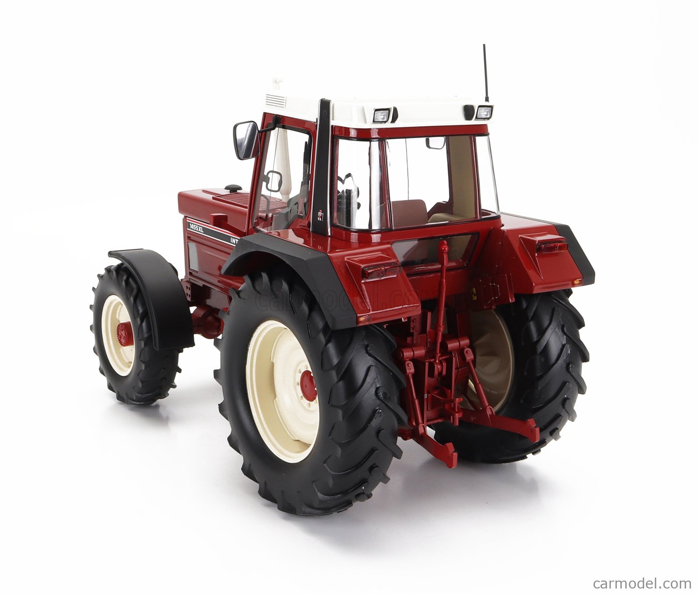 SCHUCO 450026600 Scala 1/18 | INTERNATIONAL 1455 XL TRACTOR 1989 RED WHITE