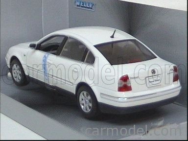 WELLY WE2426 Scale 1/24 | VOLKSWAGEN PASSAT BERLINE 2001 WHITE