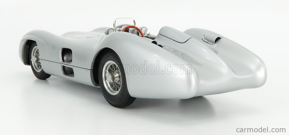 CMC M044 Scale 1/18 | MERCEDES BENZ F1 W196R STREMLINER BODY 1955 SILVER