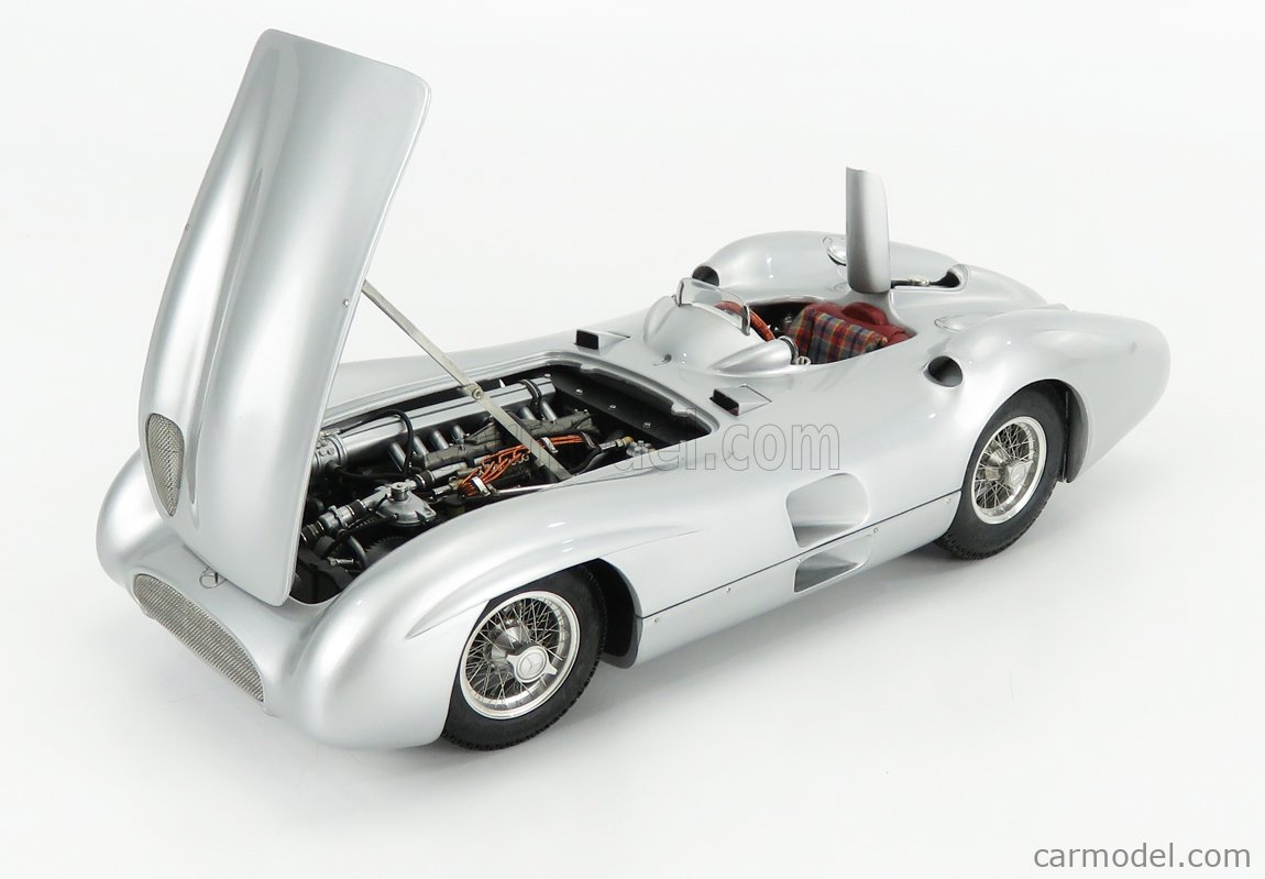 CMC M044 Echelle 1/18 | MERCEDES BENZ F1 W196R STREMLINER BODY 1955 SILVER