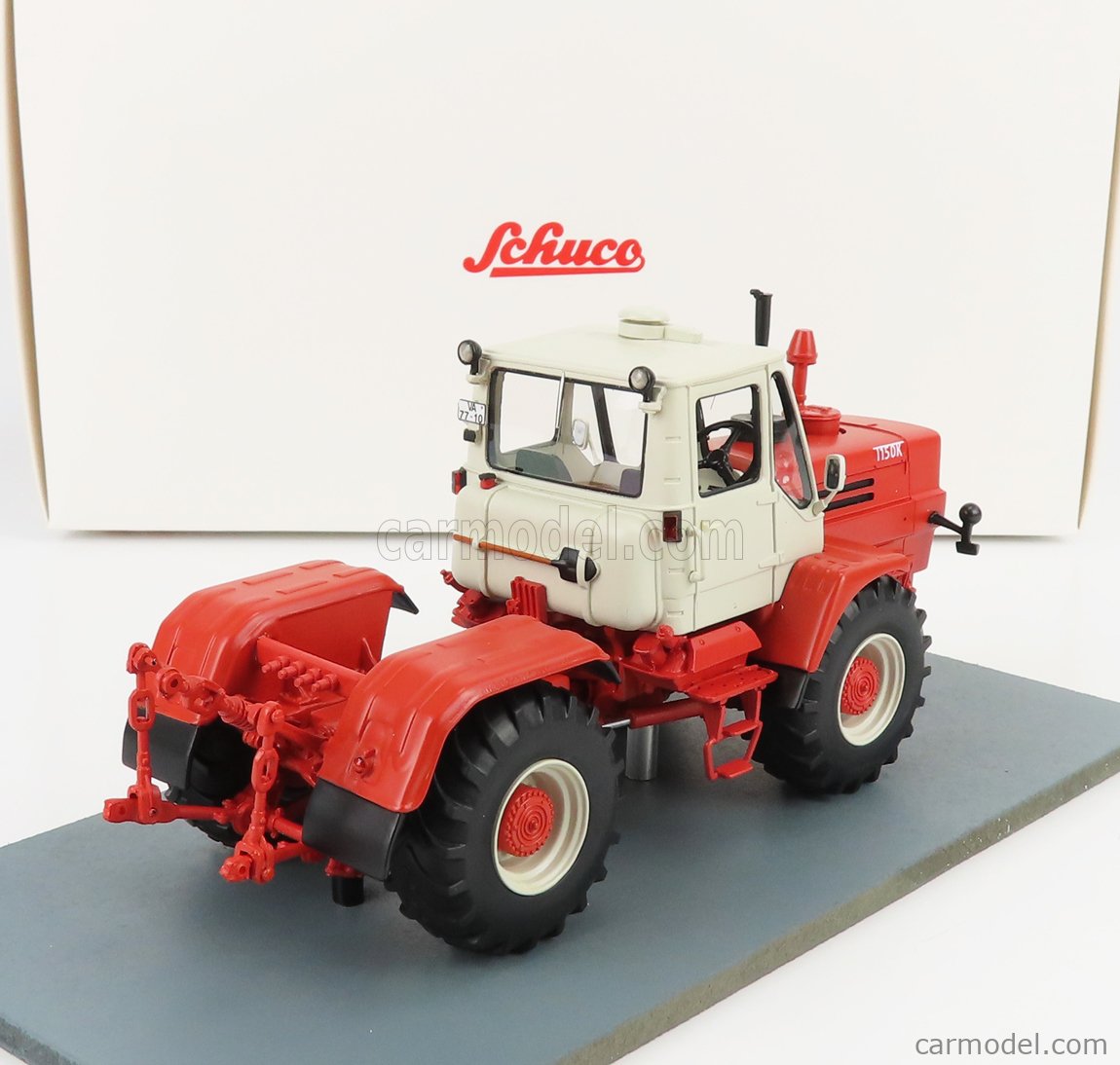 SCHUCO 450913500 Scale 1/32 | CHARKOW T-150K TRACTOR 1972 RED WHITE