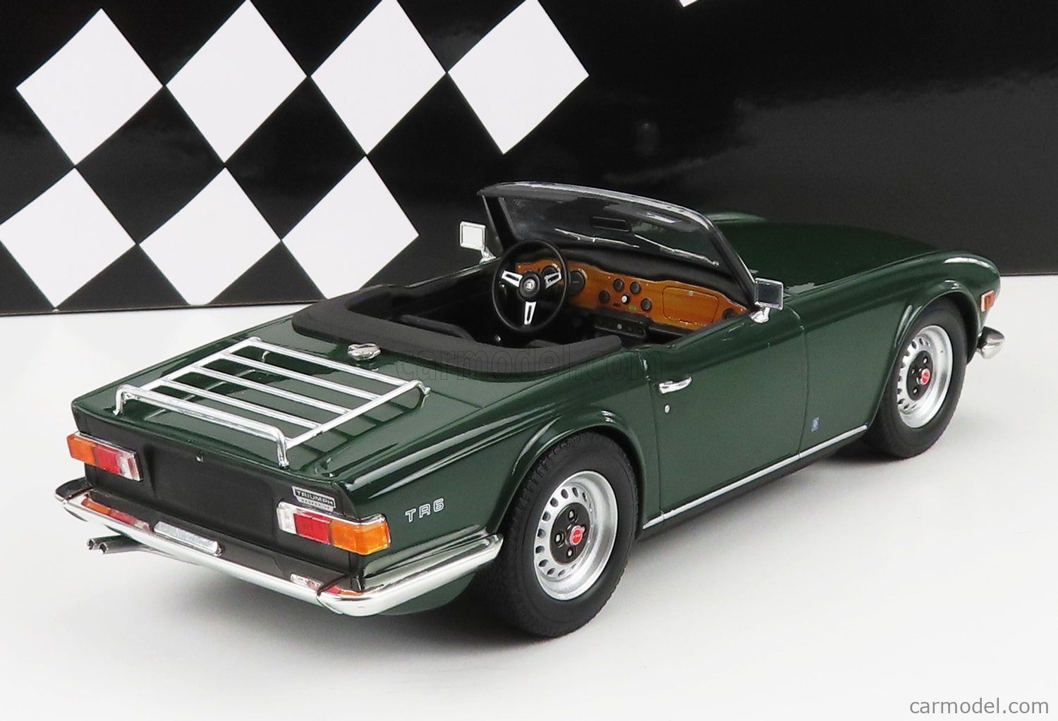 MINICHAMPS 155132036 Escala 1/18 | TRIUMPH TR6 SPIDER LHD 1969 GREEN