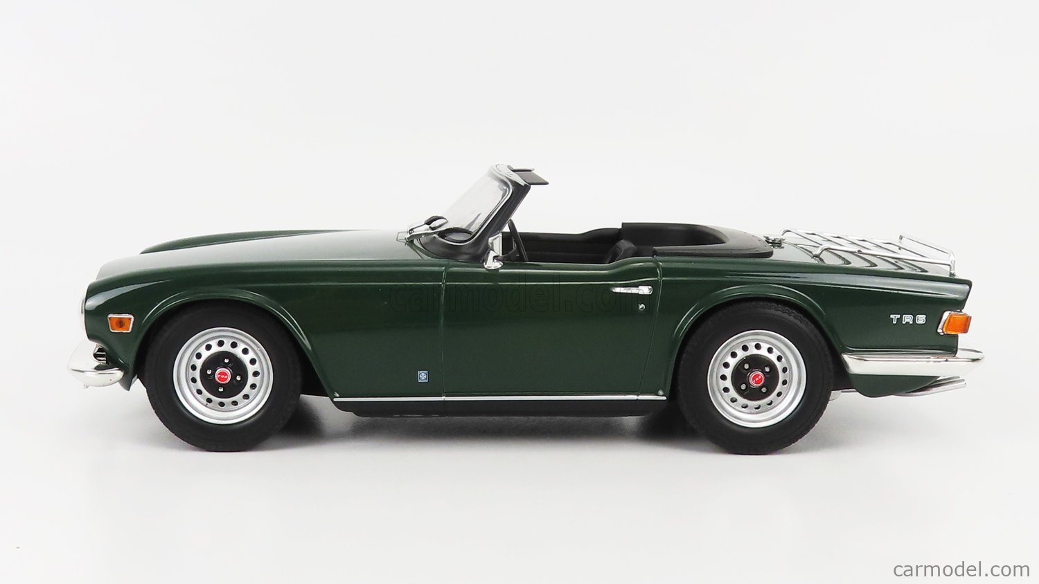 MINICHAMPS 155132036 Scale 1/18 | TRIUMPH TR6 SPIDER LHD 1969 GREEN