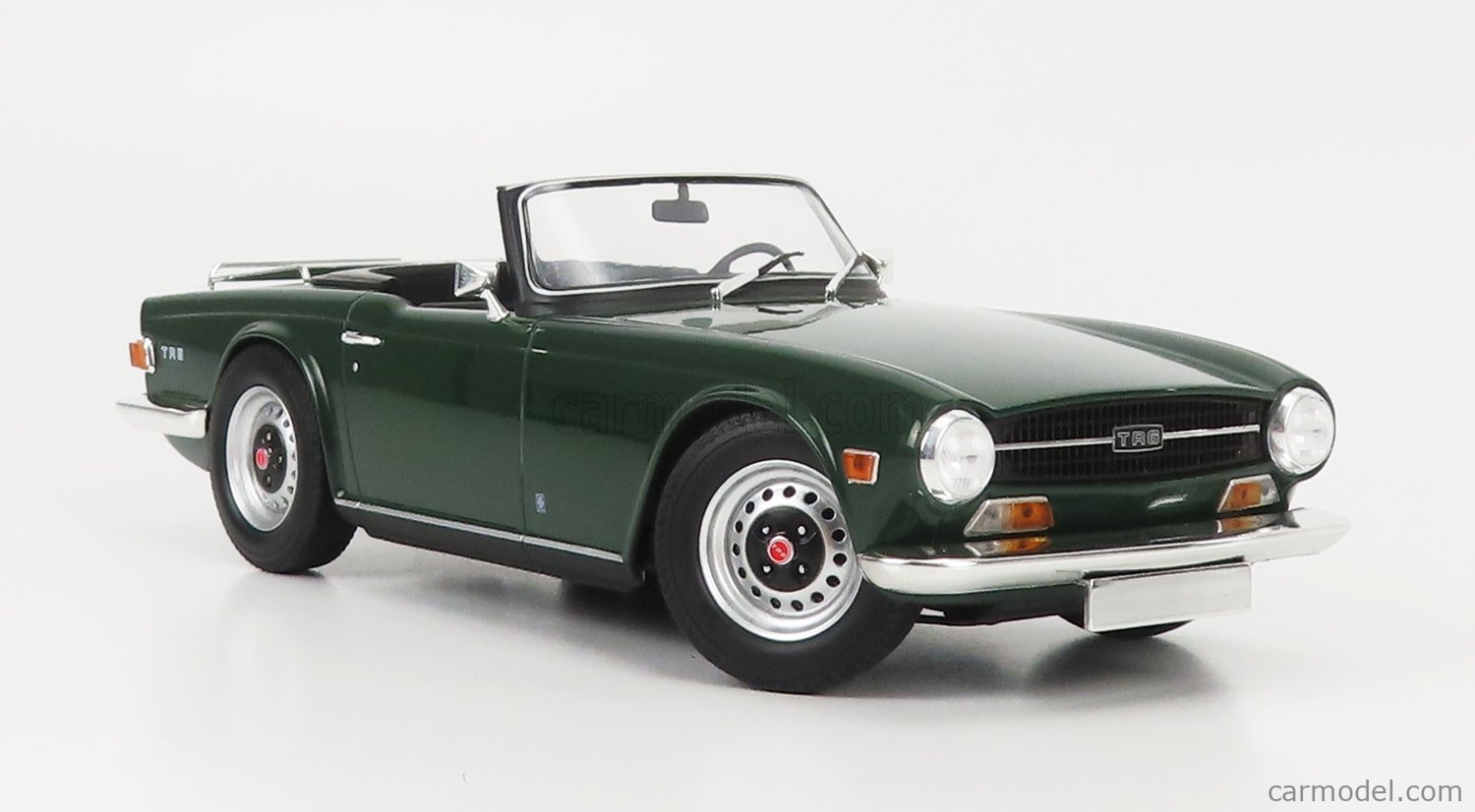 MINICHAMPS 155132036 Scale 1/18 | TRIUMPH TR6 SPIDER LHD 1969 GREEN