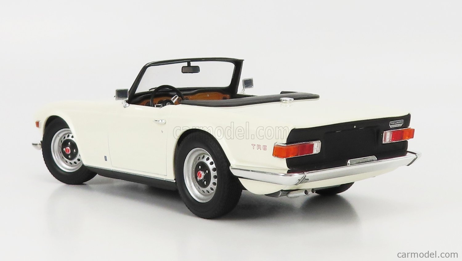 MINICHAMPS 155132035 Scale 1/18 | TRIUMPH TR6 SPIDER LHD 1969 WHITE