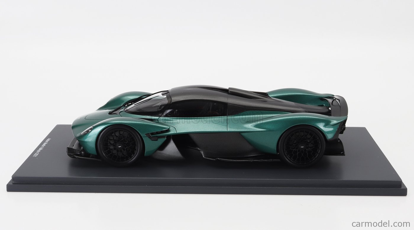 SCHUCO 450048900 Scale 1/18 | ASTON MARTIN VALKYRIE 2021 GREEN