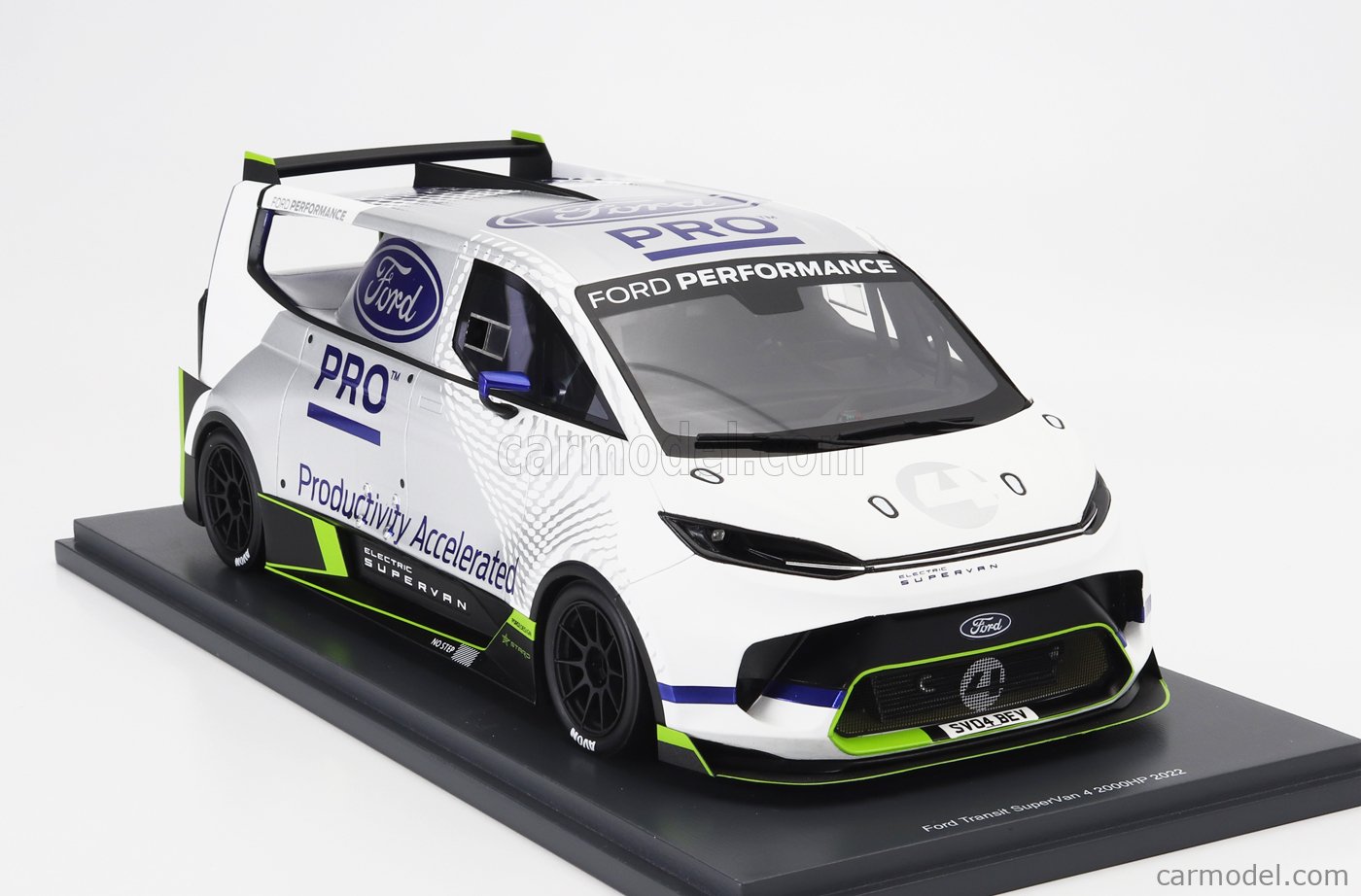 SCHUCO 450066300 Scale 1/18 | FORD ENGLAND TRANSIT SUPER VAN 4 2000hp 2022 WHITE BLUE