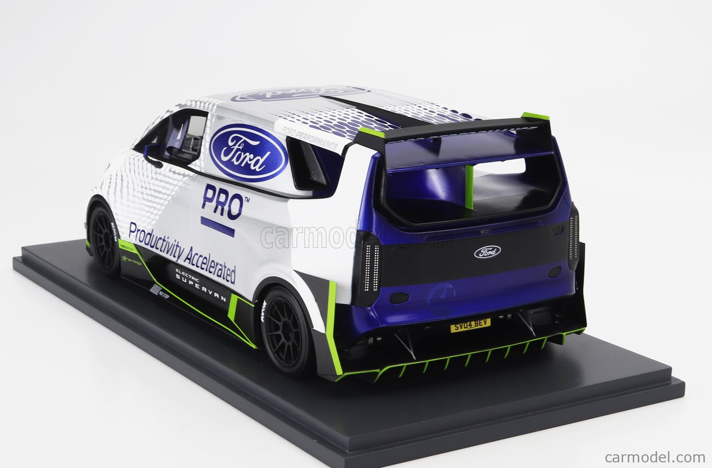 SCHUCO 450066300 Scale 1/18 | FORD ENGLAND TRANSIT SUPER VAN 4 2000hp 2022 WHITE BLUE