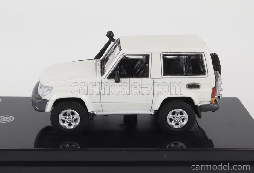 PARAGON-MODELS PA-55561 Scale 1/64 | TOYOTA LAND CRUISER 71 LHD 2014 WHITE