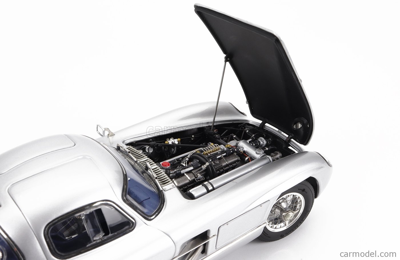 CMC M246 Scala 1/18 | MERCEDES BENZ 300 SLR UHLENHAUT COUPE 1955 WITH ...