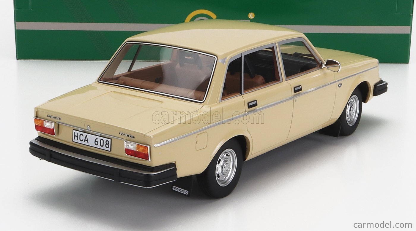 CULT-SCALE MODELS CML130-1 Scale 1/18 | VOLVO 244DL 1975 CREME