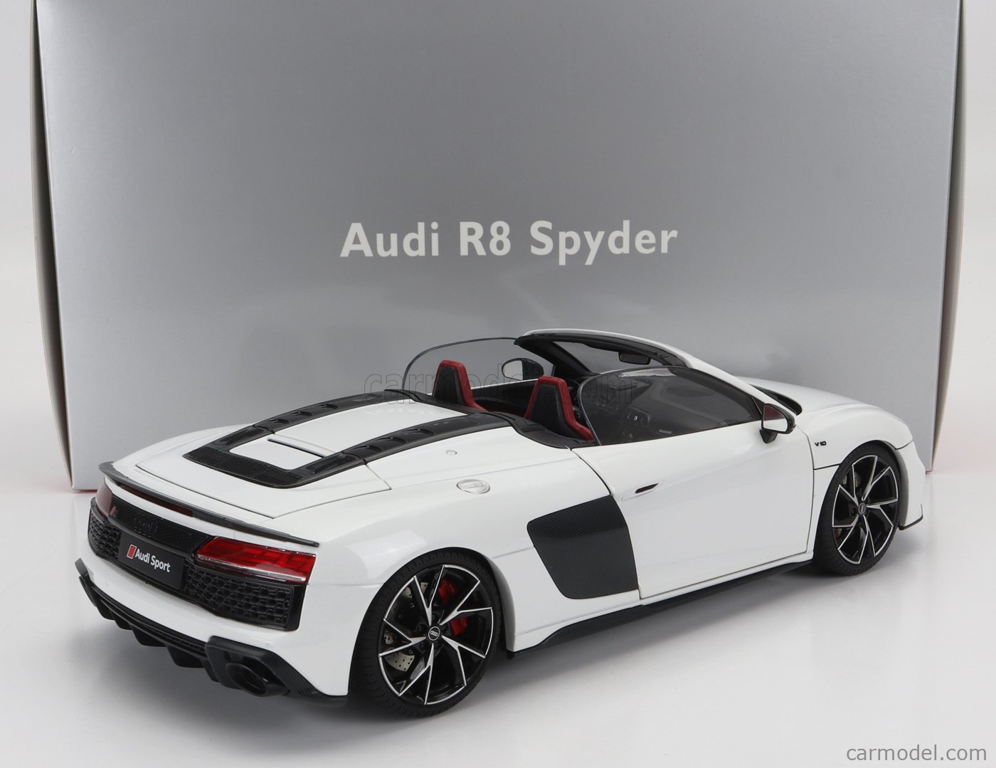 NZG VAKF-0351 Scala 1/18 | AUDI R8 SPIDER PERFORMANCE 2019 WHITE