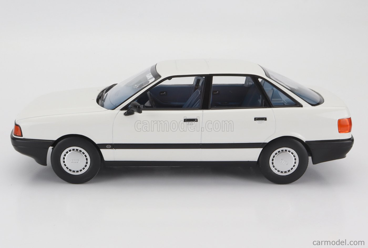 TRIPLE9 T9-1800340 Scale 1/18 | AUDI 80 B3 1989 WHITE