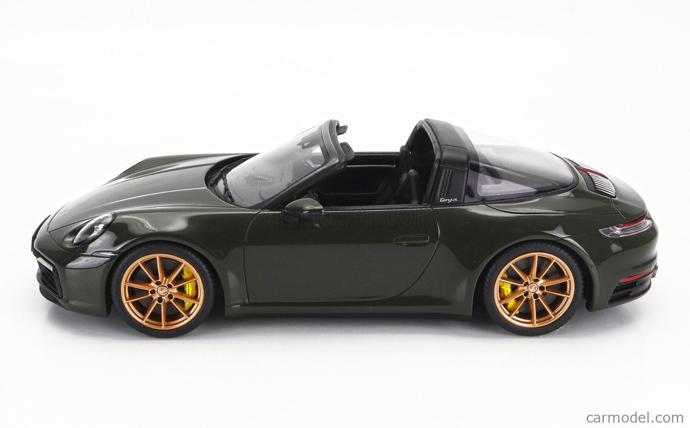GT-SPIRIT GT438 Scala 1/18 | PORSCHE 911 992 TARGA 4S 2020 OLIVE GREEN