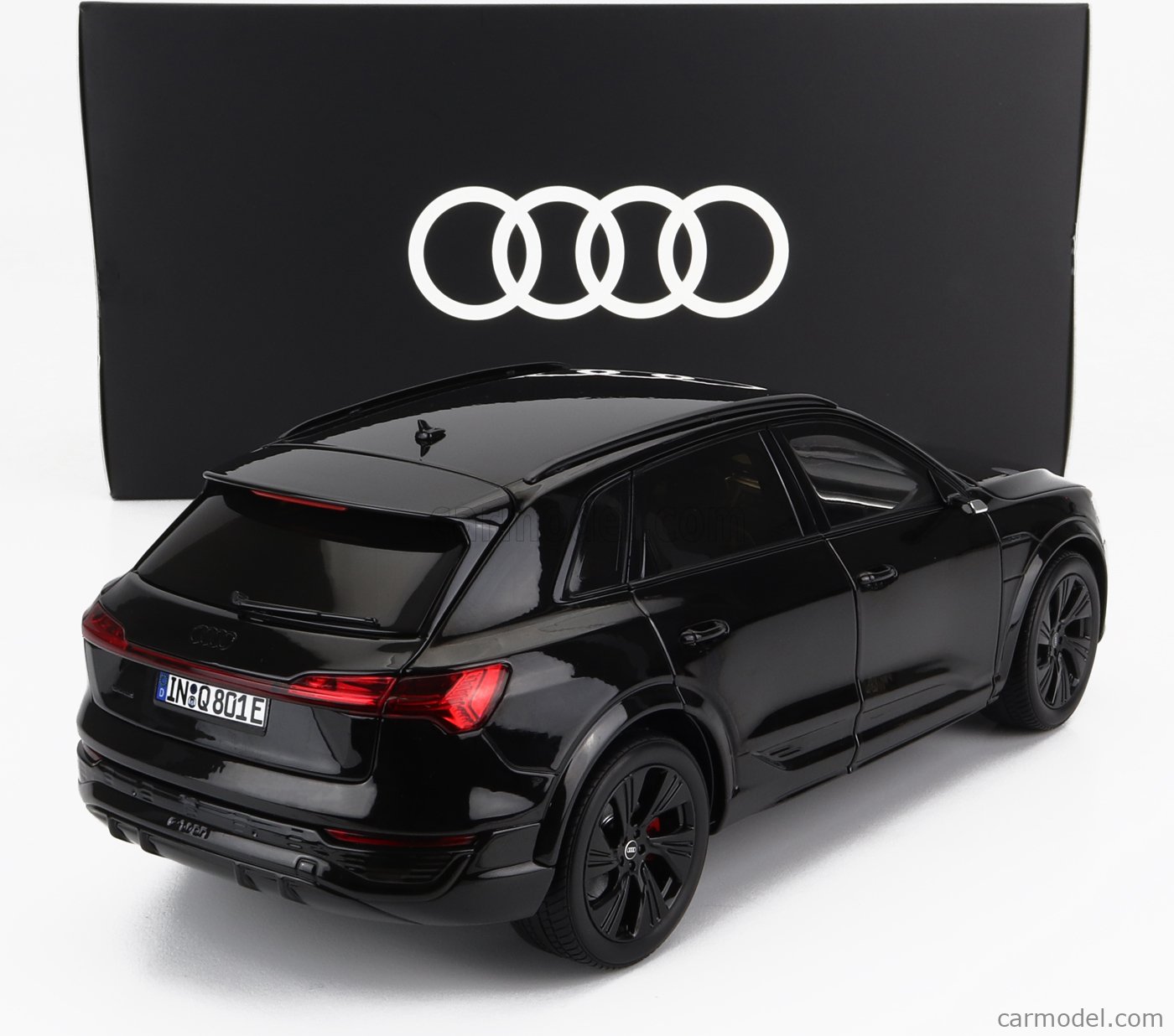 NOREV 5012328651 Escala 1/18 | AUDI Q8 E-TRON 2023 MITH BLACK