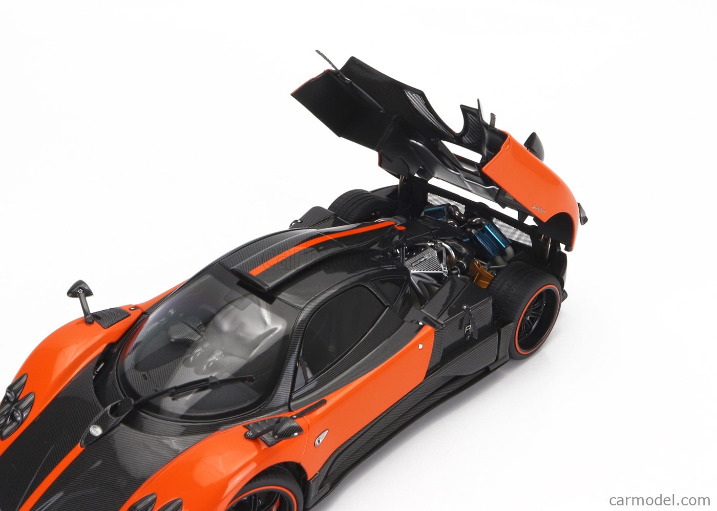 ALMOST-REAL ALM850603001 Scala 1/18 | PAGANI ZONDA CINQUE 2009 ORANGE ...