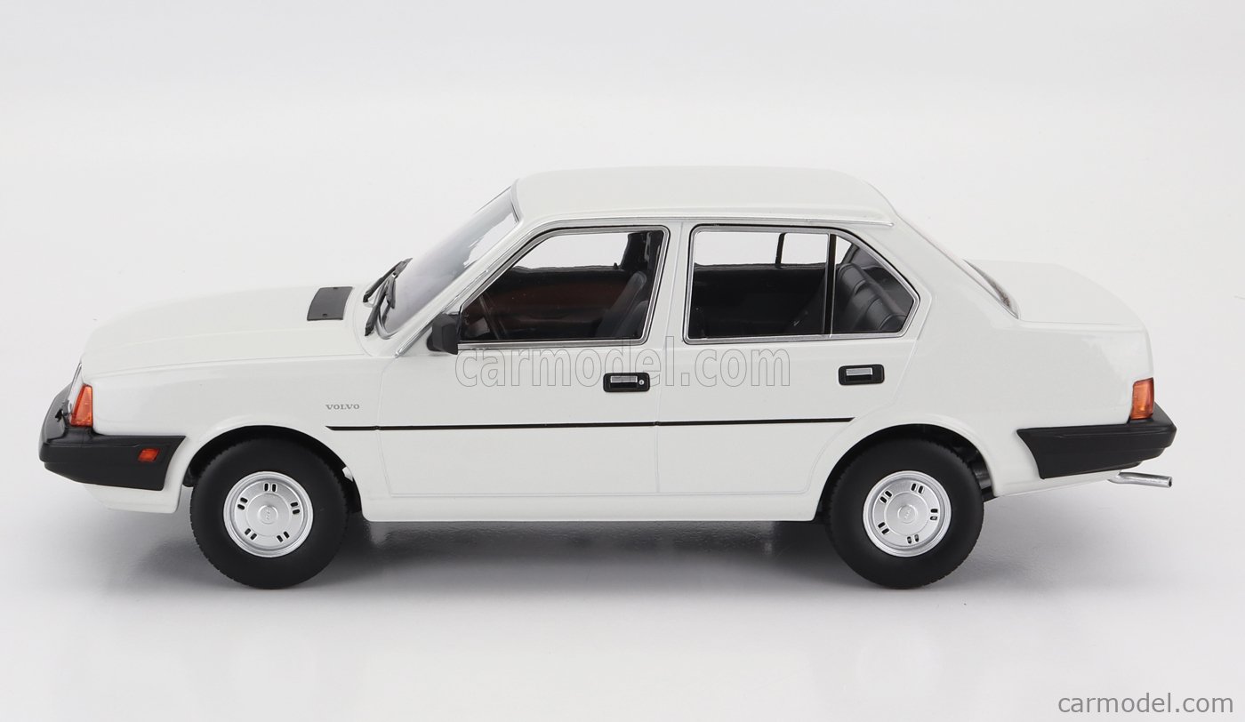 TRIPLE9 T9-1800412 Scale 1/18 | VOLVO 340 DL 1987 WHITE