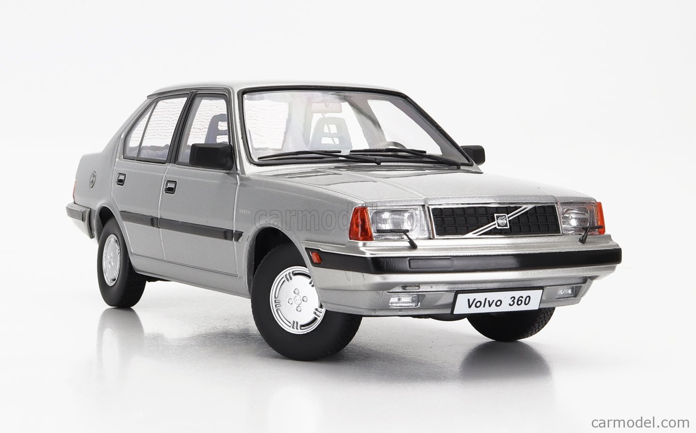 TRIPLE9 T9-1800410 Scale 1/18 | VOLVO 360 GLT 1987 SILVER