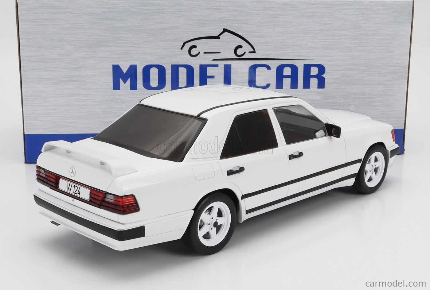MCG MCG18343 Scale 1/18 | MERCEDES BENZ E-CLASS (W124) 1986 WHITE