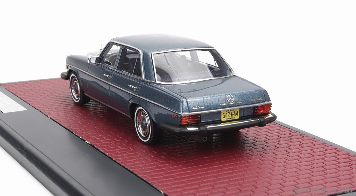 MATRIX SCALE MODELS MX11302-212 Scale 1/43 | MERCEDES BENZ 300D (W115) USA VERSION 1976 BLUE MET