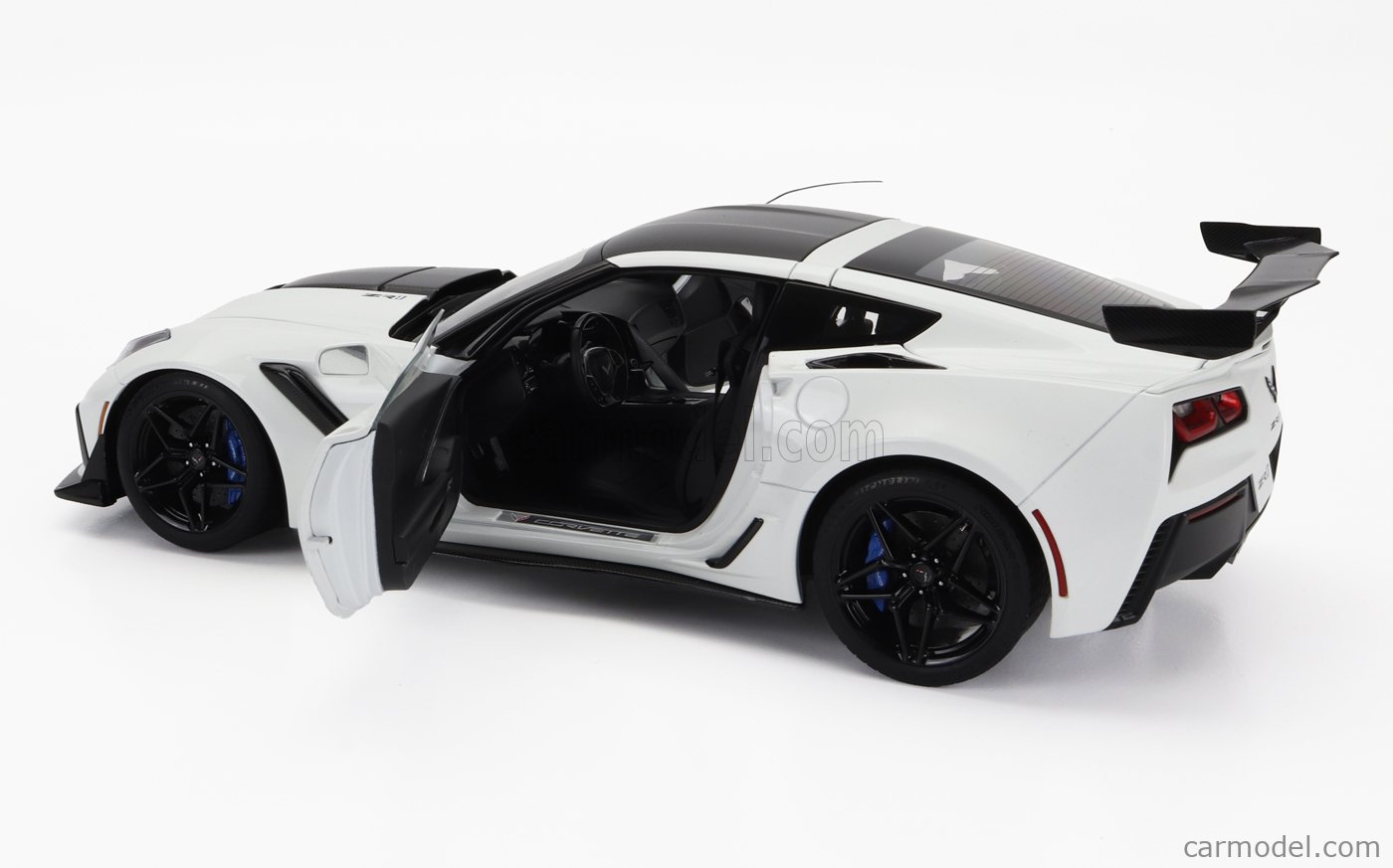 AUTOART 71270 Scale 1/18 | CHEVROLET CORVETTE C7 ZR1 2017 ARCTIC WHITE