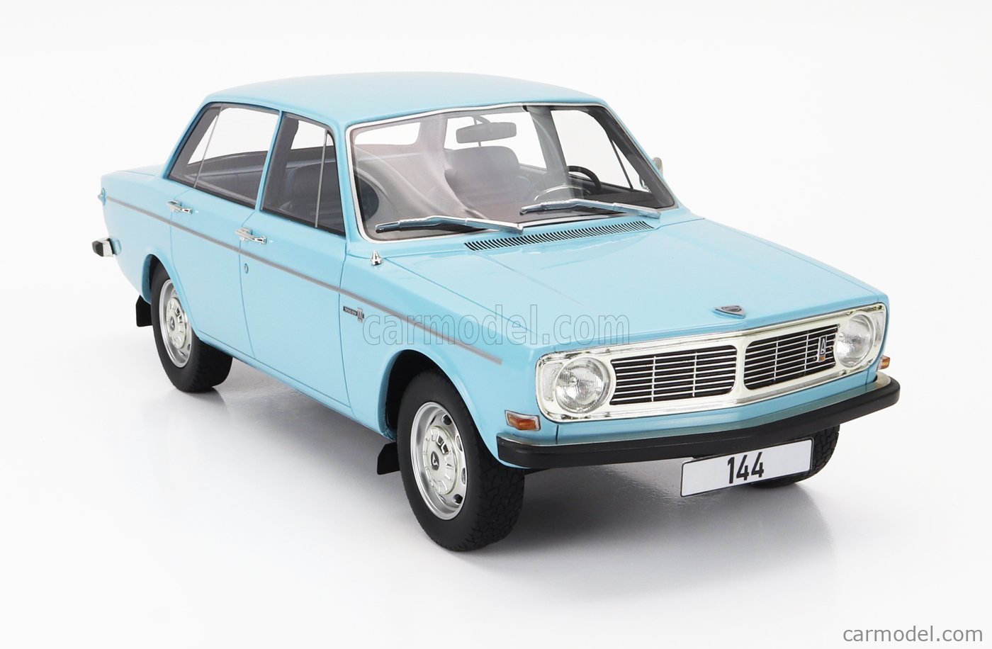 BoS-MODELS BOS426 Scale 1/18 | VOLVO 144 1971 LIGHT BLUE