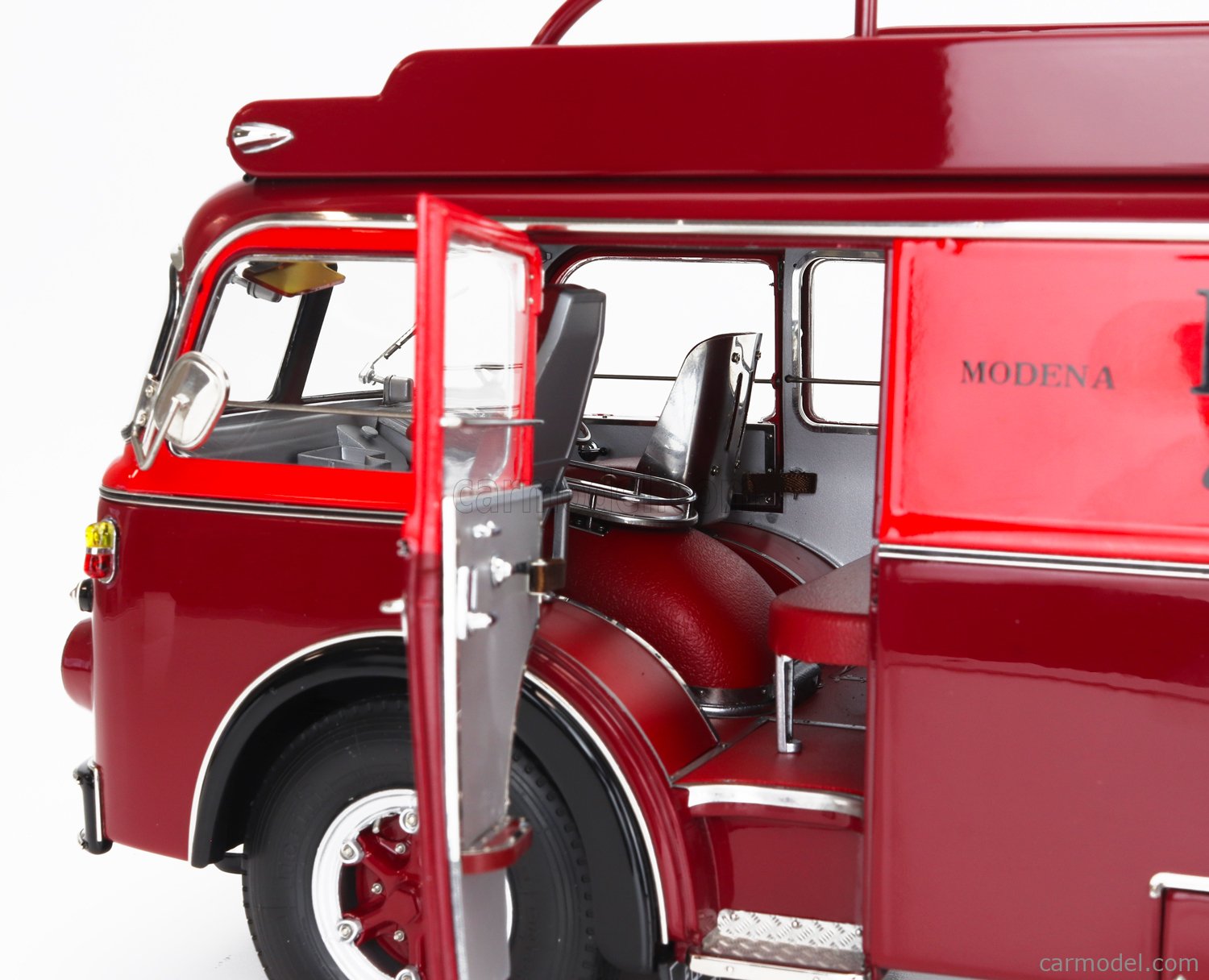 CMC M084-2 Scale 1/18 | FIAT 642RN2 TRUCK BARTOLETTI F1 FERRARI CAR TRANSPORTER 1957 RED