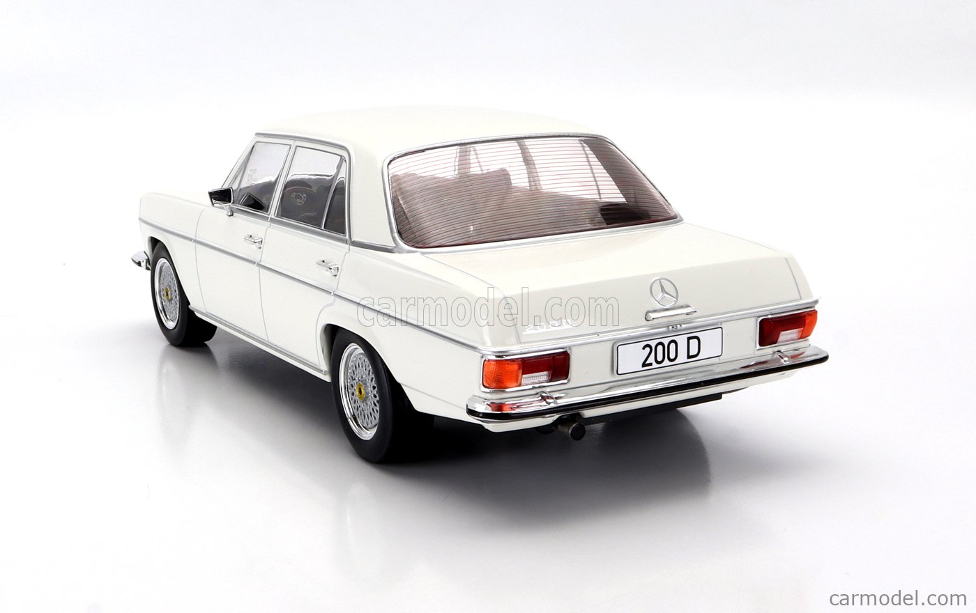 MCG MCG18122 Scale 1/18 | MERCEDES BENZ 220D (W115) 1968 WHITE