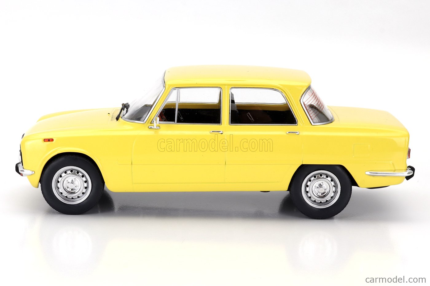 MCG MCG18334 Scale 1/18 | ALFA ROMEO NUOVA GIULIA 1300 SUPER 1974 YELLOW