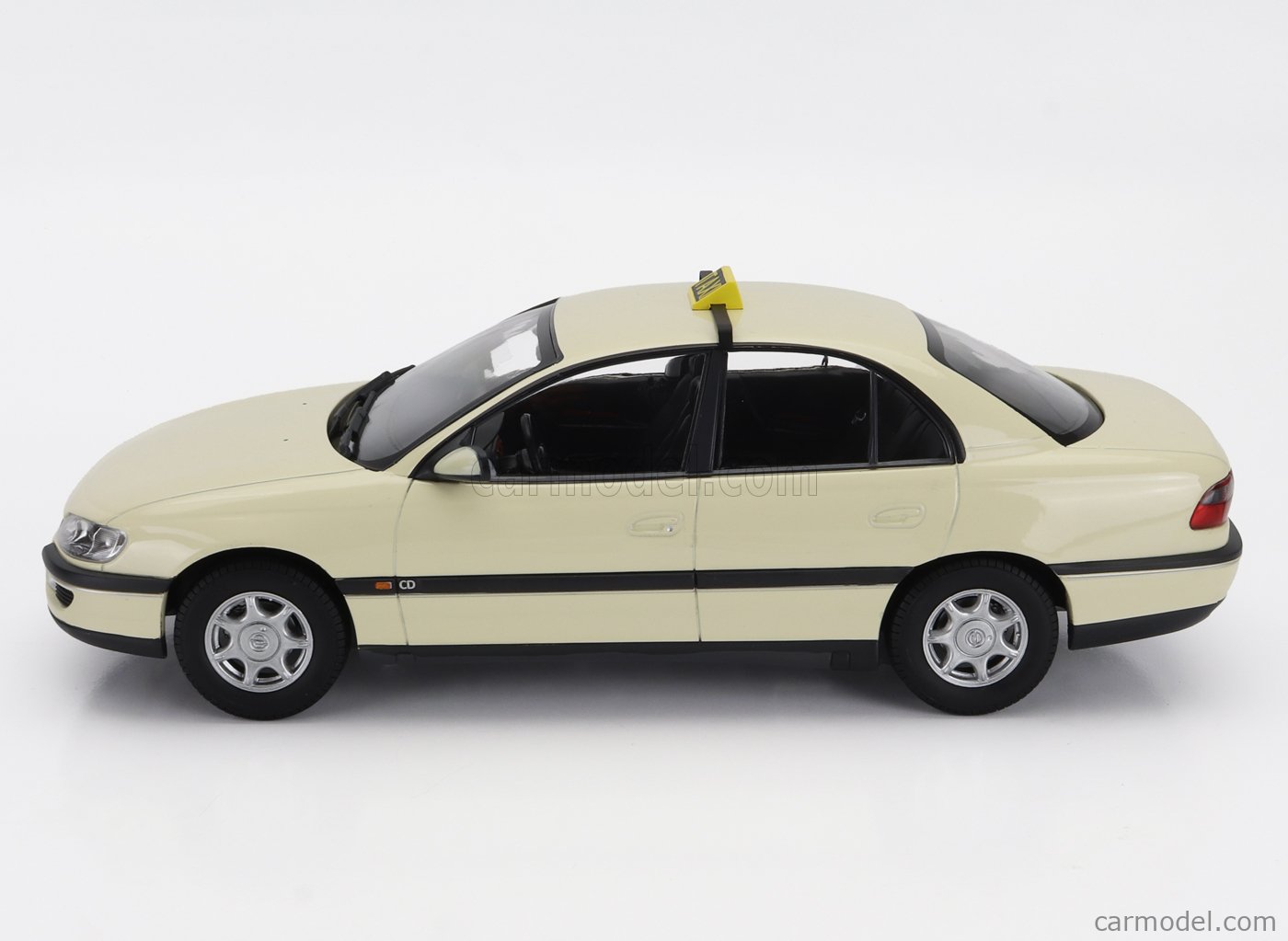 TRIPLE9 T9-1800434 Scale 1/18 | OPEL OMEGA B GERMANY TAXI 1996 CREAM