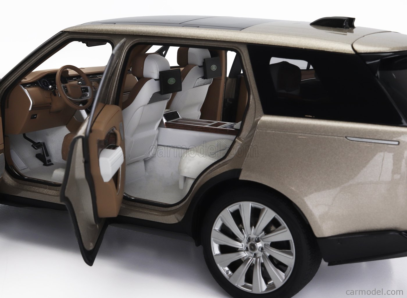 LCD-MODEL LCD18017-GO Scale 1/18 | LAND ROVER RANGE ROVER 2022 GOLD