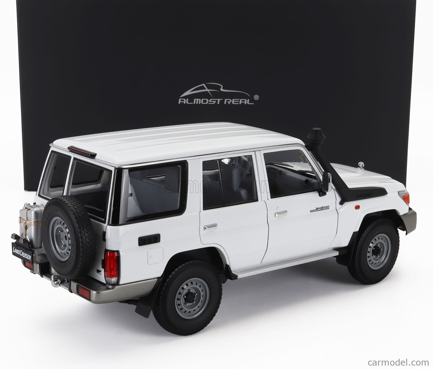 ALMOST-REAL ALM870103 Scale 1/18 | TOYOTA LAND CRUISER 76 2017 WHITE