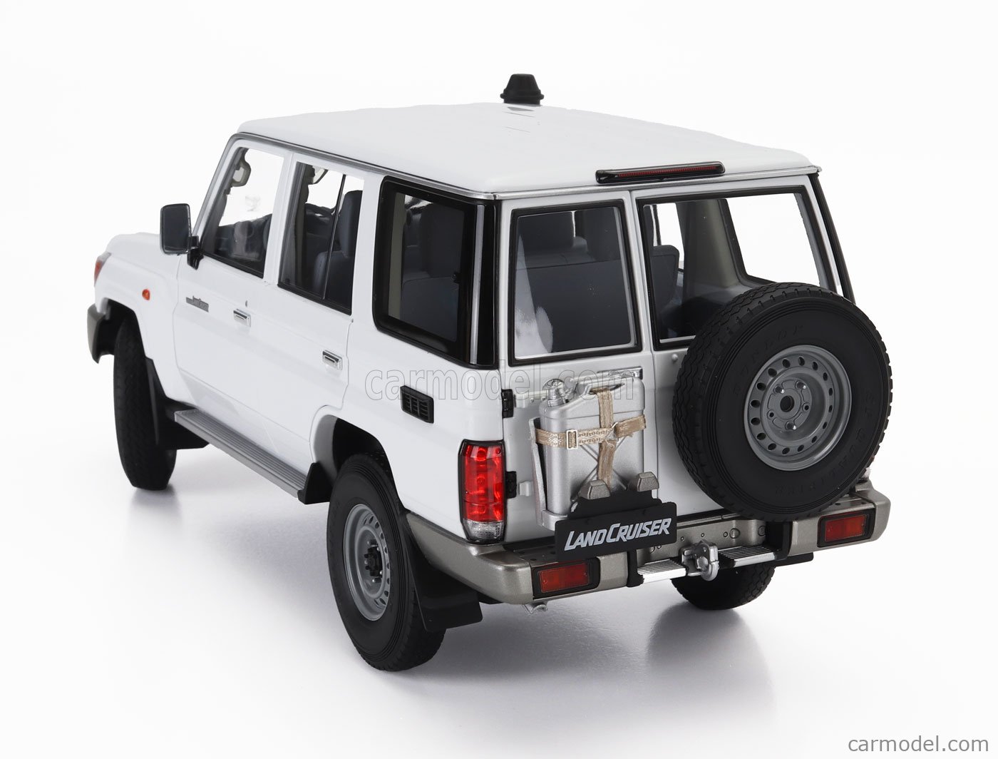 ALMOST-REAL ALM870103 Echelle 1/18 | TOYOTA LAND CRUISER 76 2017 WHITE