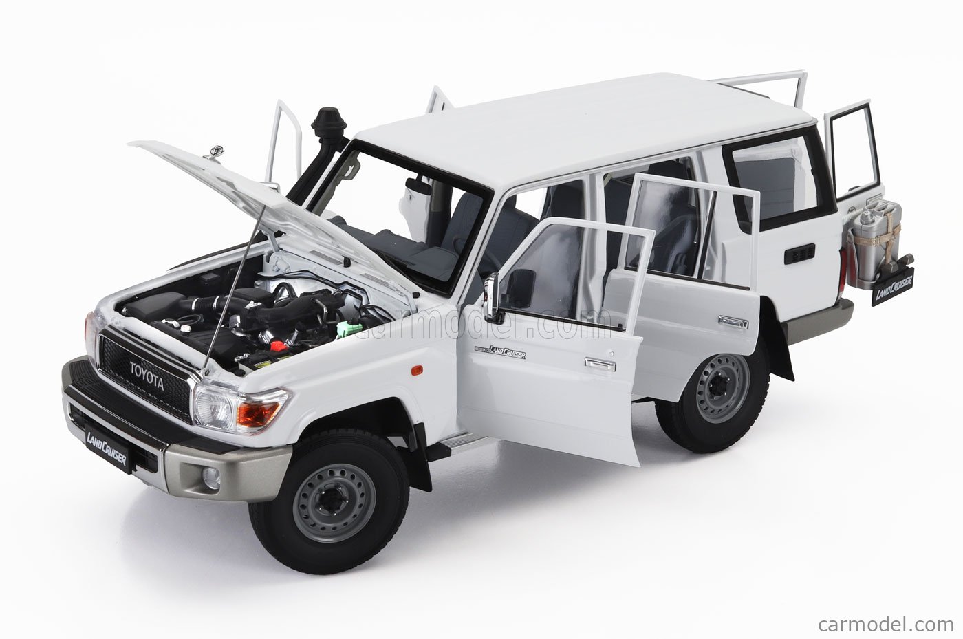 ALMOST-REAL ALM870103 Echelle 1/18 | TOYOTA LAND CRUISER 76 2017 WHITE