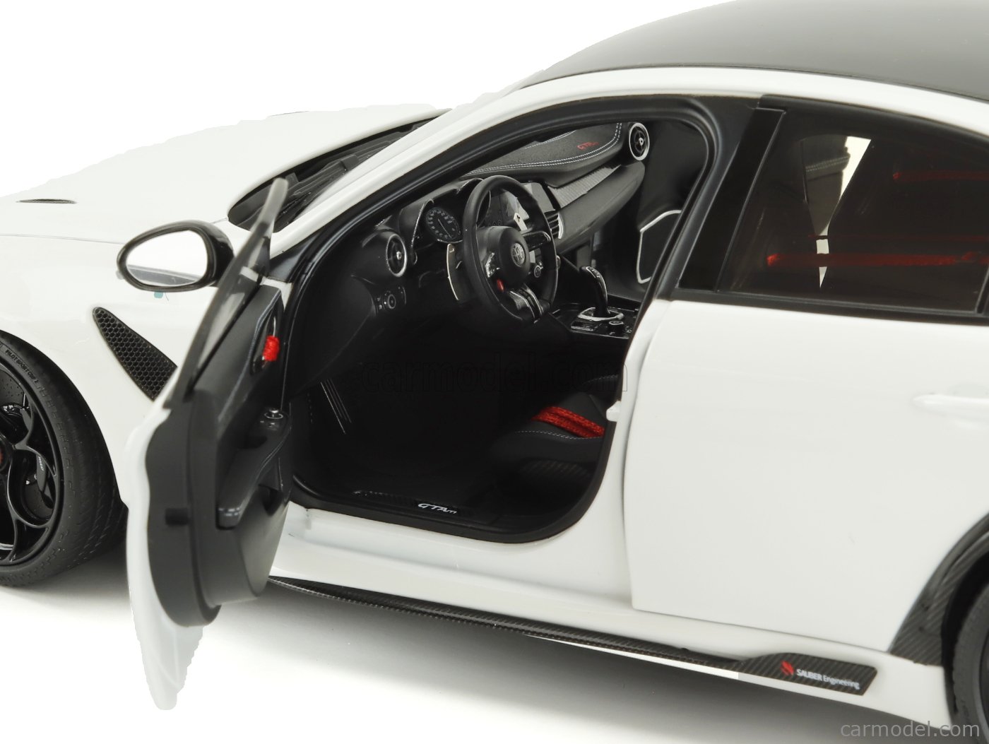 MOTORHELIX M89006 Escala 1/18 | ALFA ROMEO GIULIA GTAm WITH ENGINE AND ...