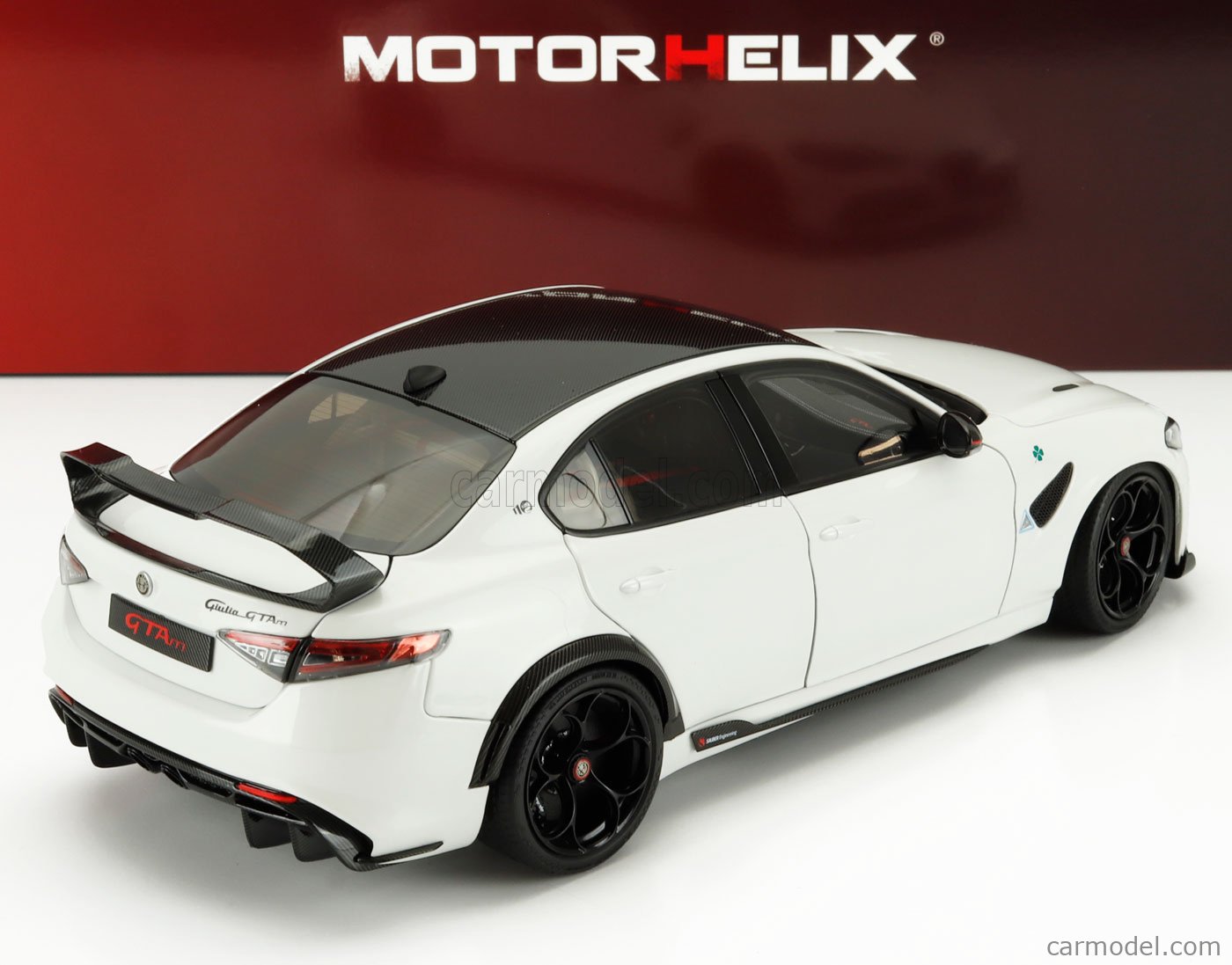 MOTORHELIX M89006 Escala 1/18 | ALFA ROMEO GIULIA GTAm WITH ENGINE AND ...