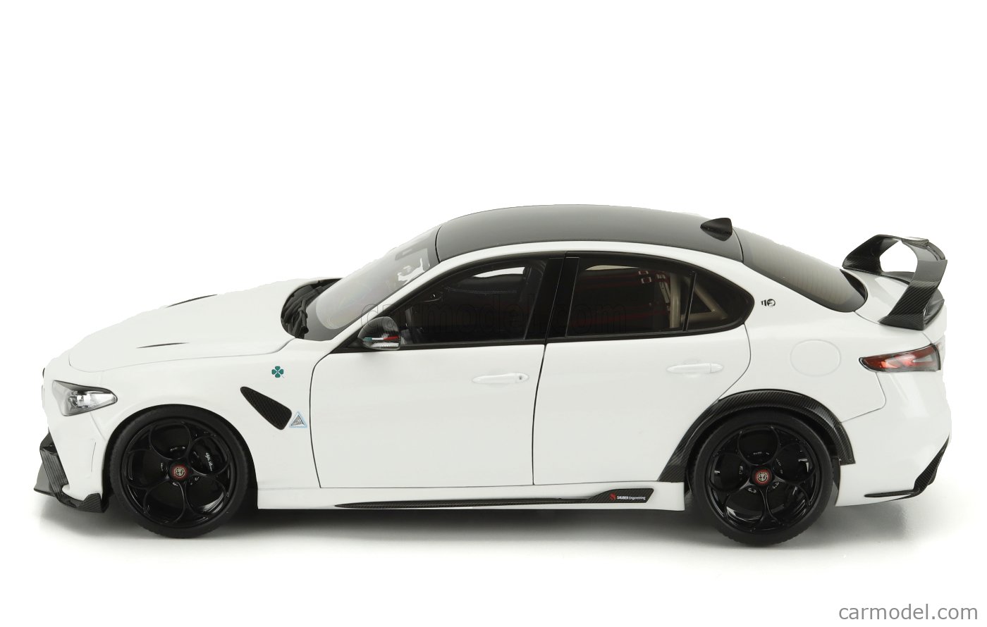 MOTORHELIX M89006 Echelle 1/18 | ALFA ROMEO GIULIA GTAm WITH ENGINE AND ...