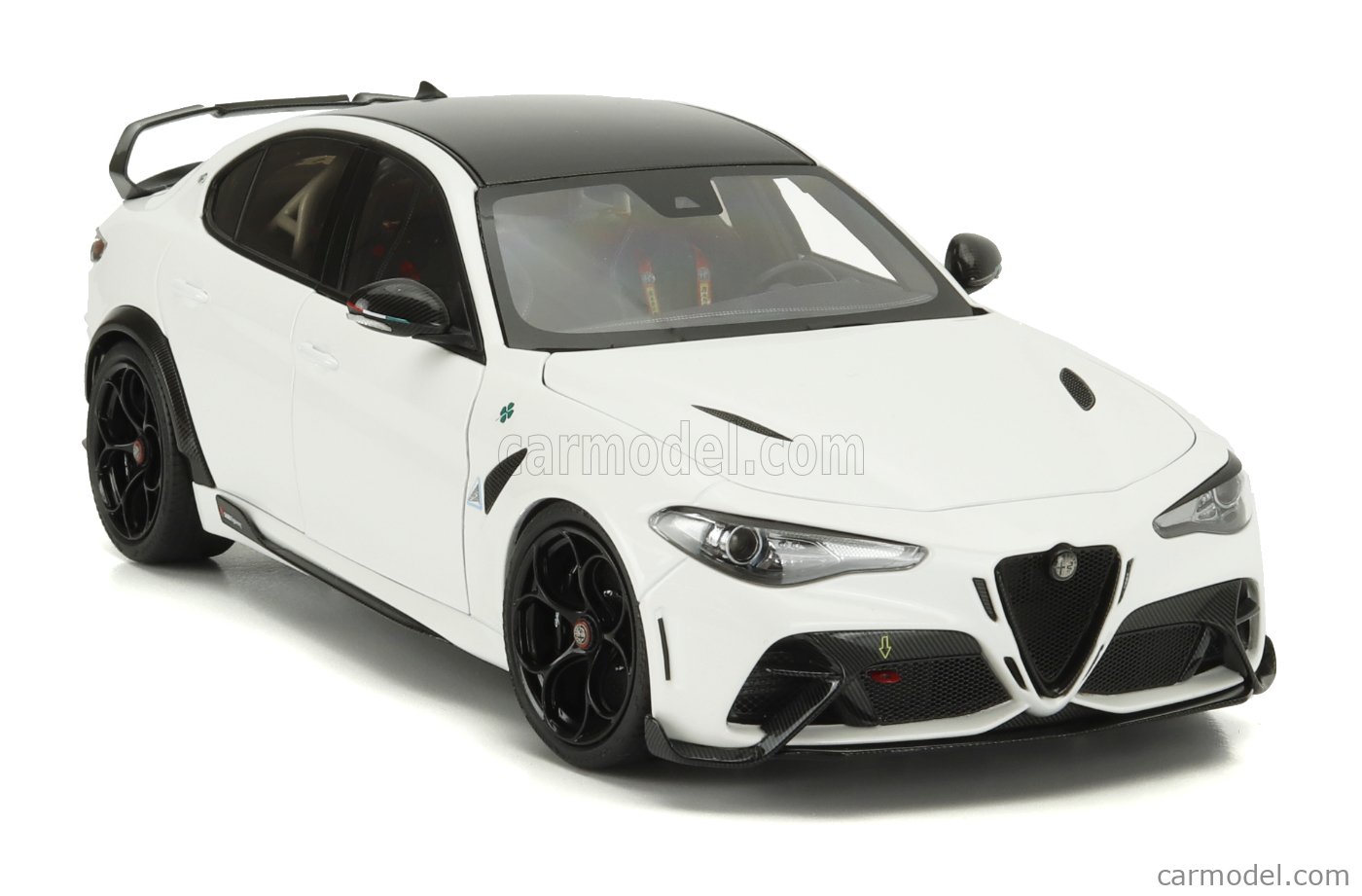 MOTORHELIX M89006 Escala 1/18 | ALFA ROMEO GIULIA GTAm WITH ENGINE AND ...