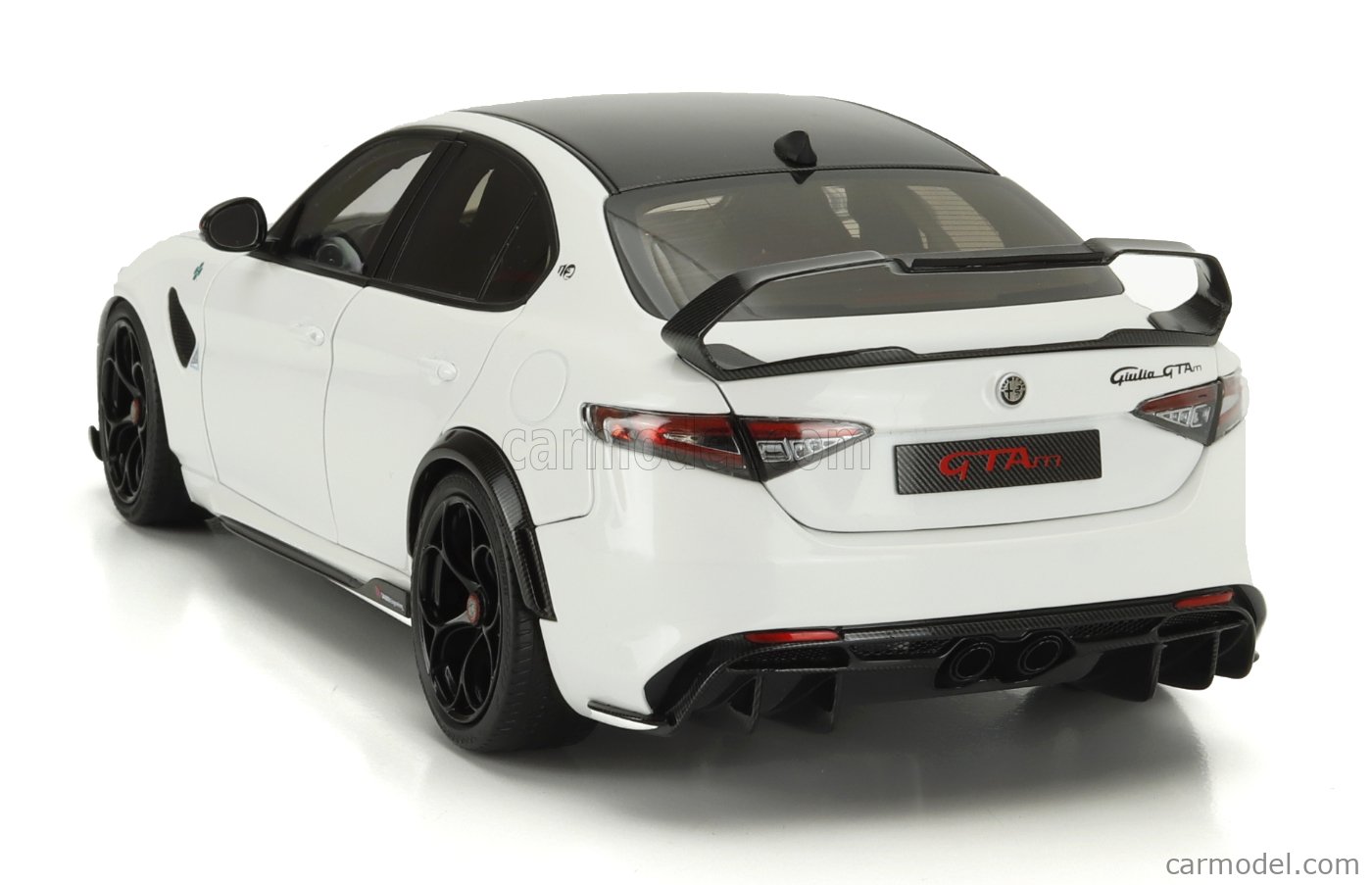 MOTORHELIX M89006 Escala 1/18 | ALFA ROMEO GIULIA GTAm WITH ENGINE AND ...