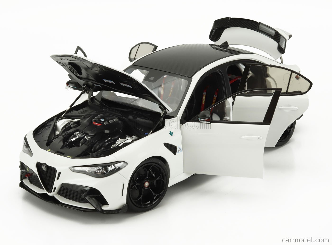 MOTORHELIX M89006 Escala 1/18 | ALFA ROMEO GIULIA GTAm WITH ENGINE AND ...