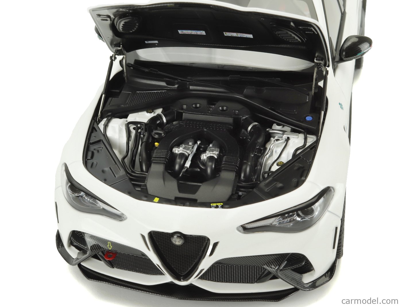 MOTORHELIX M89006 Escala 1/18 | ALFA ROMEO GIULIA GTAm WITH ENGINE AND ...