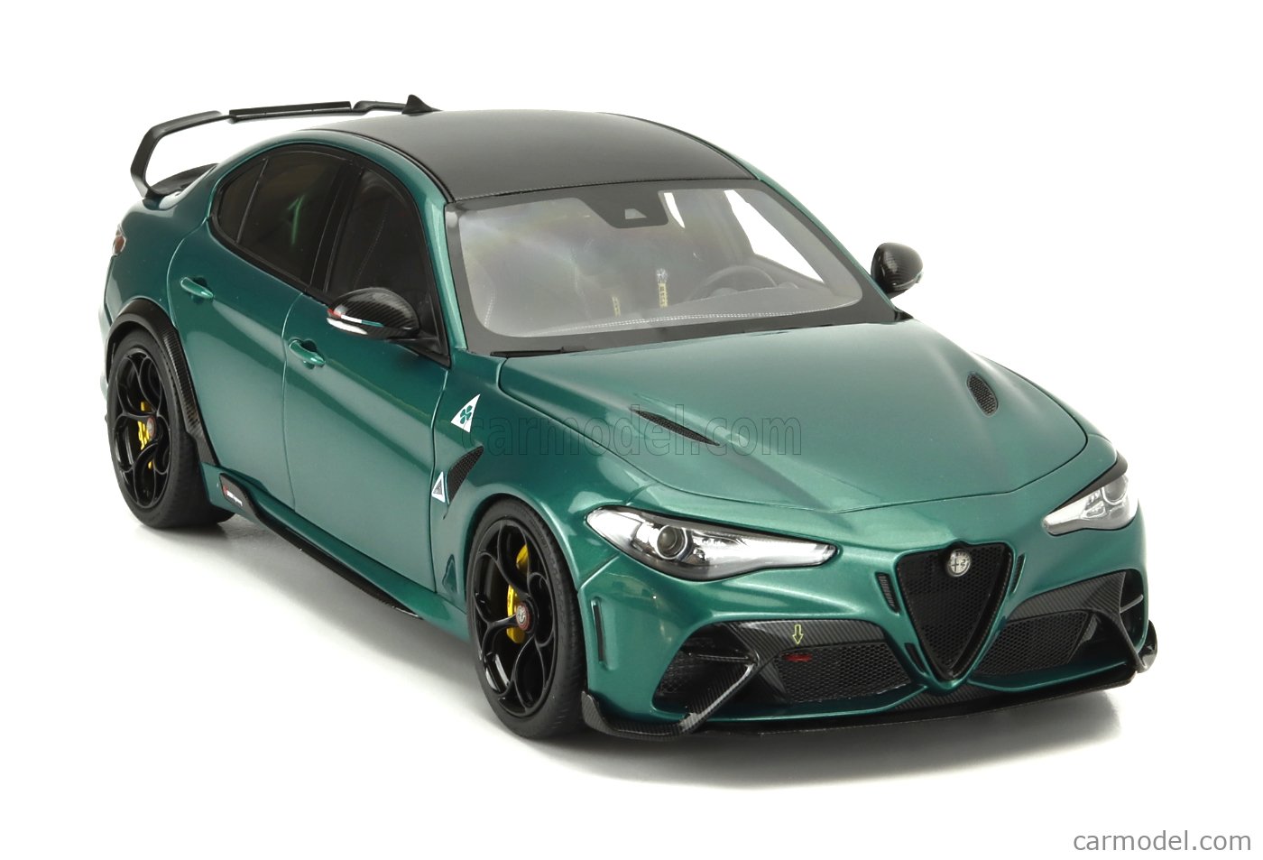 MOTORHELIX M89008 Scale 1/18 | ALFA ROMEO GIULIA GTAm WITH ENGINE AND ...