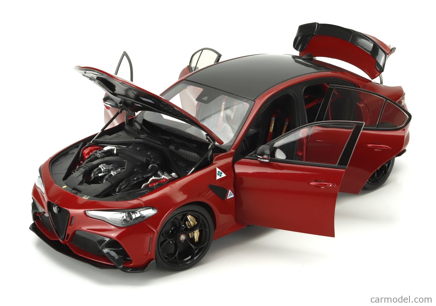 MOTORHELIX M89007 Escala 1/18 | ALFA ROMEO GIULIA GTAm WITH ENGINE AND ...