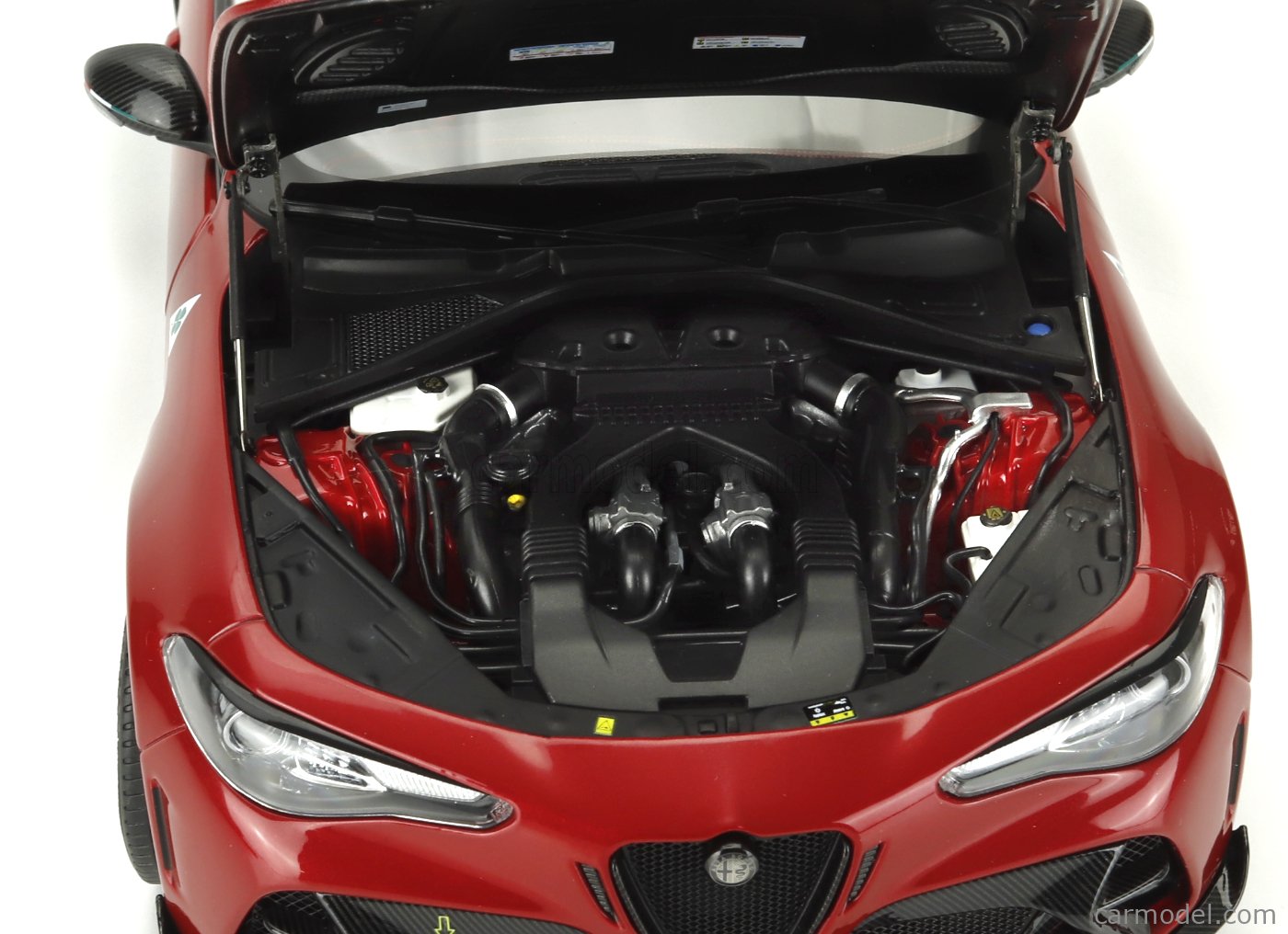 MOTORHELIX M89007 Escala 1/18 | ALFA ROMEO GIULIA GTAm WITH ENGINE AND ...