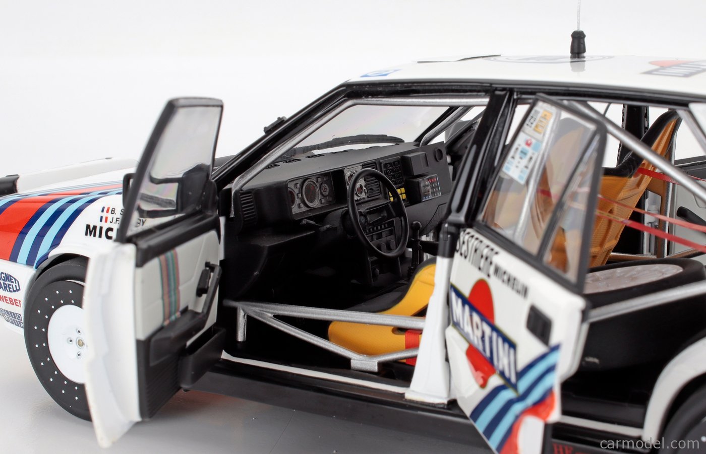 KYOSHO 08960F Scale 1/18 | LANCIA DELTA HF INTEGRALE 4WD TEAM MARTINI RACING (night version) N 3 ...