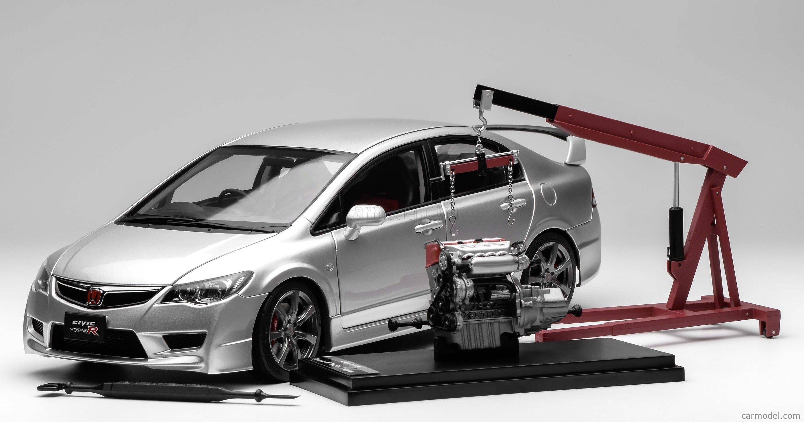 MOTORHELIX M85405 Scale 1/18 | HONDA CIVIC TYPE-R FD2 WITH ENGINE AND ACCESSORIES 2007 SILVER