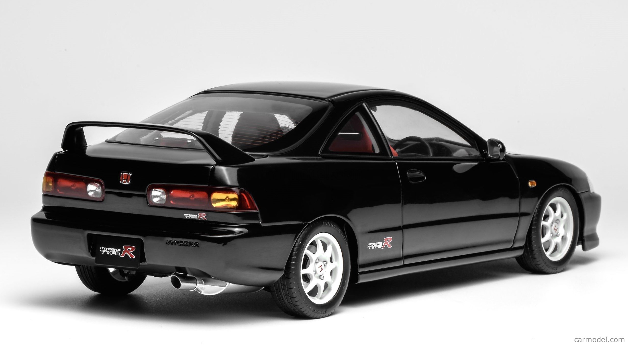 MOTORHELIX M85203 Scale 1/18 | HONDA INTEGRA TYPE-R (DC2) 1997 BLACK