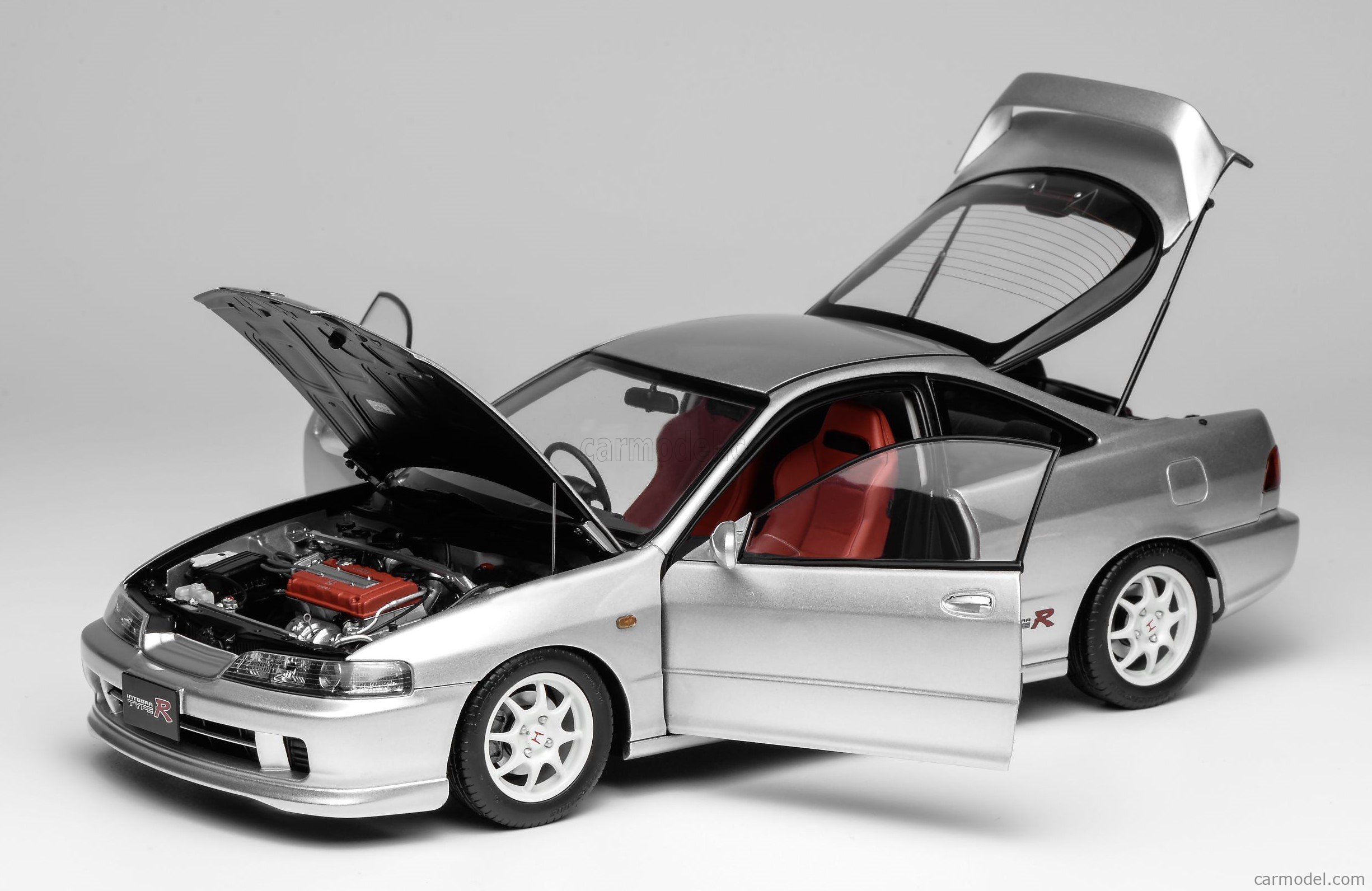 MOTORHELIX M85202 Scale 1/18 | HONDA INTEGRA TYPE-R (DC2) 1997 SILVER